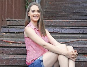 Ece Çeşmioğlu Kimdir