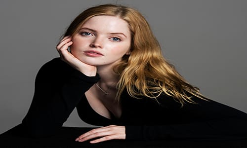 Ellie Bamber Kimdir